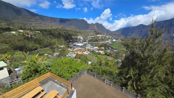 Logement Vue Panoramique à Proximité Du Village - Réunion