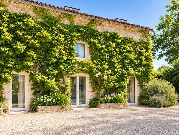 Gîte De Charme - 3 Chambres, 5 Lits - De 4 à 7 Personnes - Poitiers
