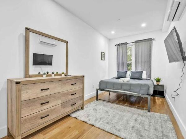 Private Bedroom In Large Modern Brooklyn Brownstone! - Manhattan, NY