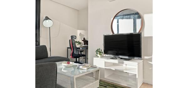 Luxury Cbd 2br Apt With Pool, Gym, City Views - Williamstown