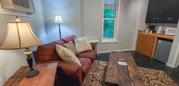 Heart Of Historic Downtown Private Patio Parking - Eureka Springs, AR