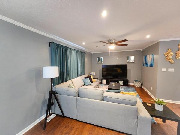 Modern Fayetteville Home Minutes To Fort Bragg! - Fayetteville, NC