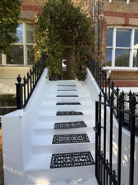 Huge 5 Storey 4 Bed Terraced Family Home In Queens Park - Barnes