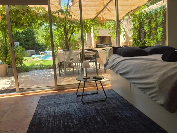 Studio With Pool And Quiet, Non-shared Garden, 1 Lit Double - Gardanne