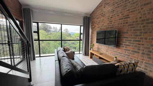 Cs Nest Athlone Treetop 3-bed Loft - Pietermaritzburg