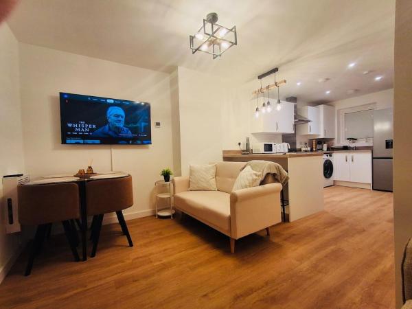 Modern 3 Bedroom Home With Private Parking 2 Cars - Nottingham