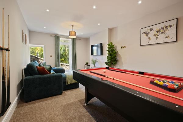 Oughtibridge Valley House - 4 Bed Modern Holiday Cottage, Hot Tub And Games Room With Pool Table & Free Parking - Sleeps Up To 10 Adults - Hosted By Stayhostsave - Barnsley