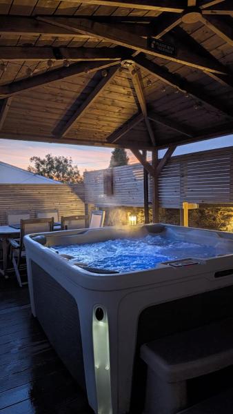 Moroccan 7 Seater Hot Tub Townhouse With Disabled Access Apartment, Sleeps 15, Private Off Road Parking Space With Ev Point, Inside Accessible Jaccuzi Bath, Netflix And Wifi, Near Argyle, Boutique Shops Eateries And Pubs - Plymouth