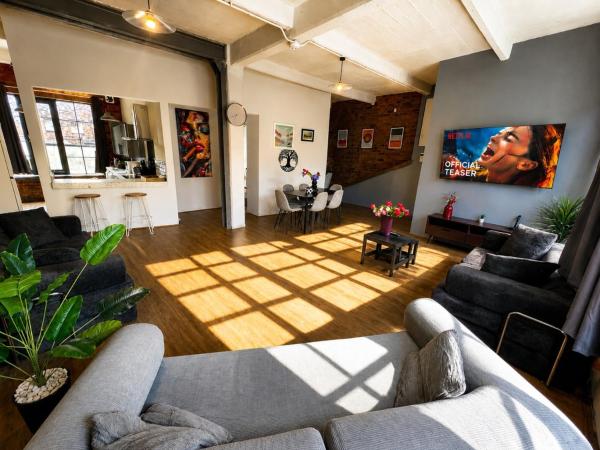 Central Apt Sleeps 8 | Bars, Restaurants & Parking - Wirral