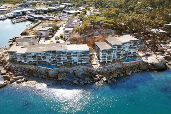 Beachfront - Nelly Bay Apartment - Magnetic Island