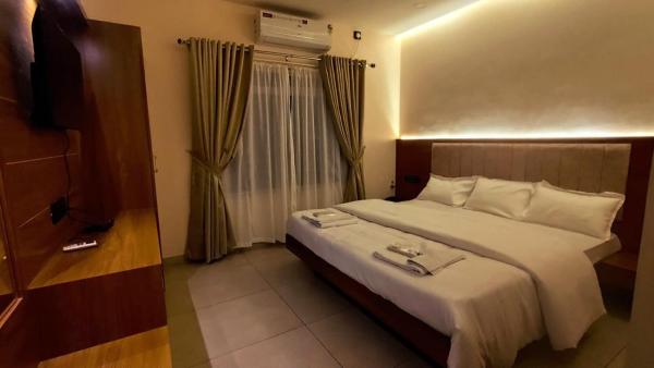 El Regalo Executive Inn - Attingal