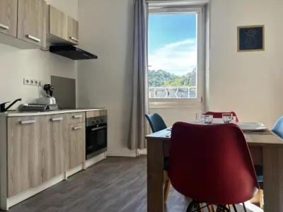 Bedroom Downtown Apartment With Parking And River View - Jura
