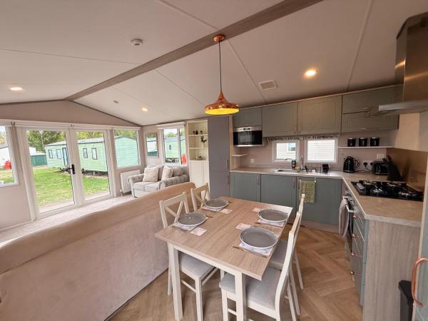 Cabin Sleeps 6 With Lake Access Parking - Northampton