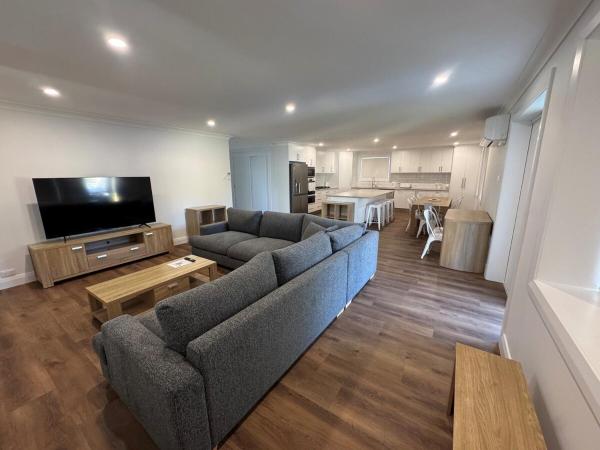 Stylishly Renovated Home Away From Home - Young