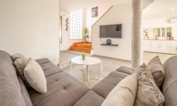 The Shoreline Villa Spacious 4bdr In Caparica - Almada