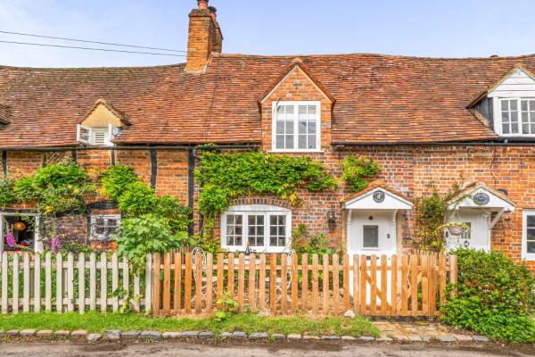 Windmill Cottage Sleeps 4 With Enclosed Garden - Buckinghamshire
