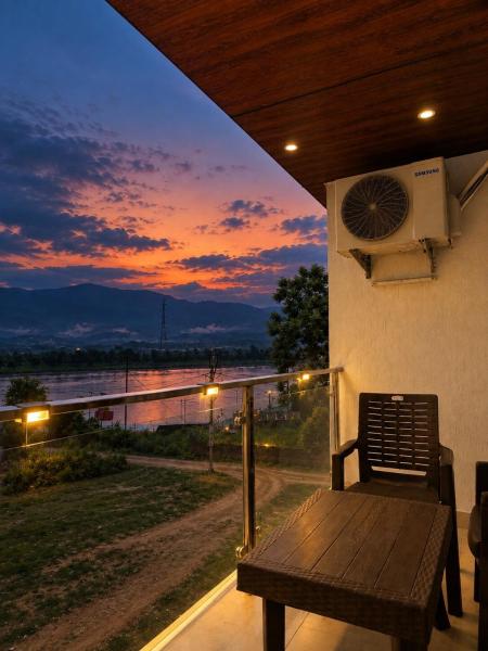 The Homecoming Riverside Retreat Ganga View - Rishikesh