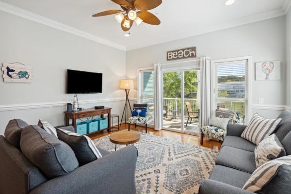 Water's Edge 103 - Bright 3br/3ba Townhome - Pool - Fishing Dock - Folly Beach, SC
