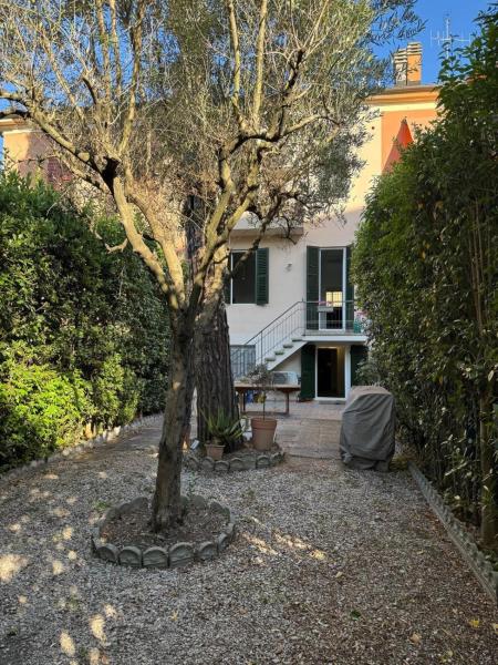 House With Garden For Outdoor Dining - Pesaro