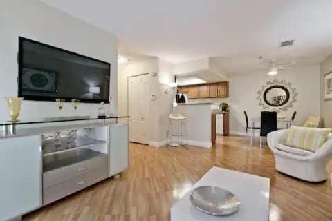 Lux 1br Condo Near Strip Pool Gym And Laundry - Las Vegas, NV