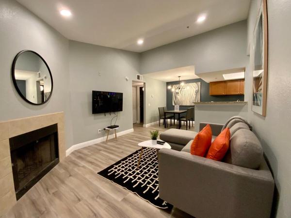 Lux 2br 2ba Condo Near Strip W Pool Gym Balcony - El Cortez Hotel and Casino