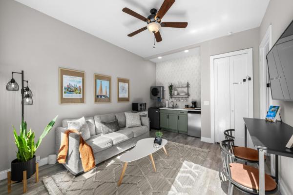 Urban Works Bungalow 1br Armature Works Riverwalk - Tampa, FL