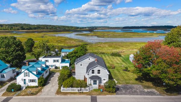 A Wave From It All By Bayley Vacation Rentals - Portland