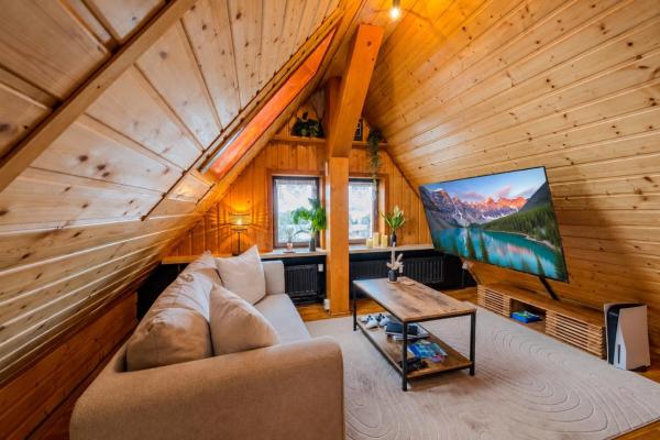 Hideaway Cozy Attic Apartment Free Parking & Wi-fi - Schneeberg