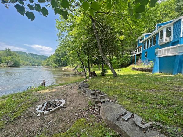 Hooked On The Tuck River Front Cabin - Cherokee, NC