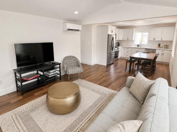 Chic 3br Spanish Bungalow Near South Bay Beaches - Hermosa Beach