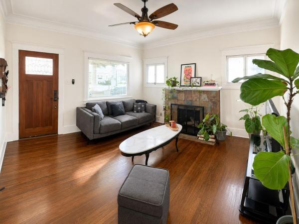 Charming Bungalow Near South Bay Beaches - Torrance, CA