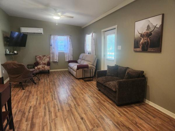 Funny Farm Guest House - Chelsea, OK