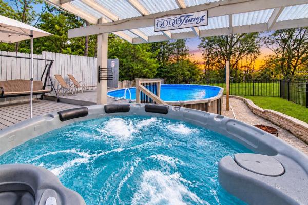 3br Charlotte Escape Pool Hot Tub Theater - Charlotte, NC