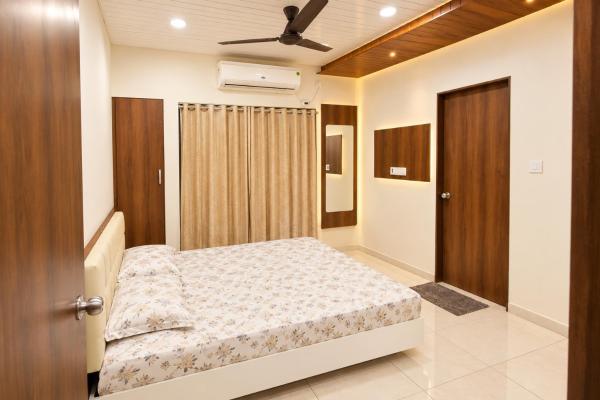 Meera Marriage Hall & Hotel - Somnath
