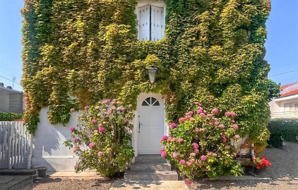 4 Bedroom Cozy Home In Royan - Royan