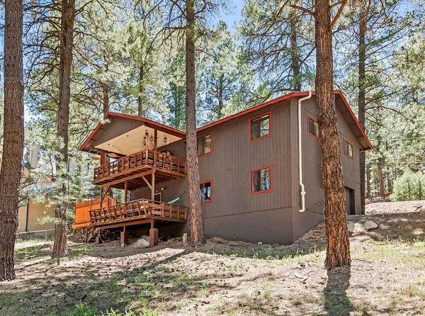 Beautiful Pet Friendly Cabin With A Private Hot Tub Nestled In The Ponderosa Pines, Perfect For A Family Getaway To Flagstaff - Flagstaff, AZ