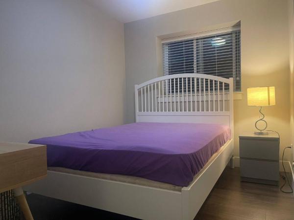 Elegant 2 Bedroom -1 Bath Luxury Suite - New Westminster