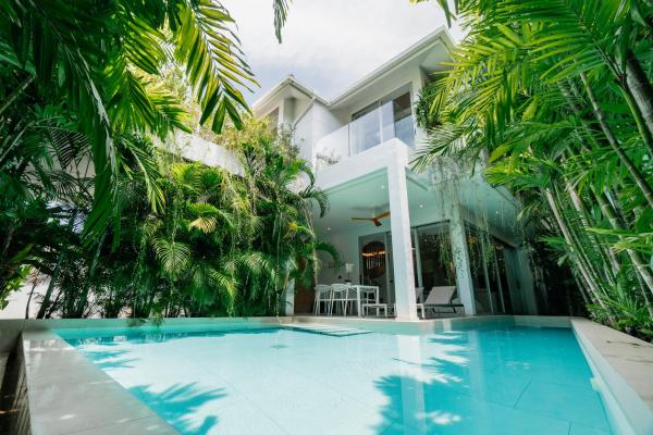 Modern Rustic 4 Bedrooms Villa, Walk To Rawai & Yanui Beach - Kata Beach