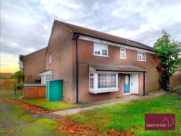 Wokingham - 2 Bedroom Maisonette - With Parking - Bracknell