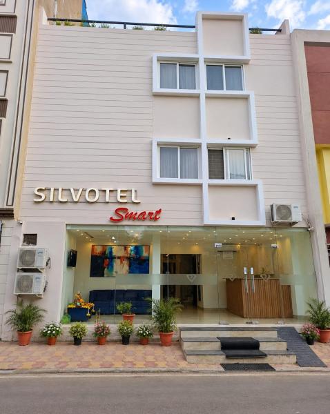 Silvotel Smart By Bizzgrow Hotels - Indore