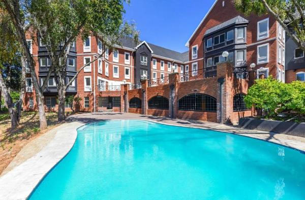Flat In Sandton Hosted By Ourstate Property Management - Johannesburg