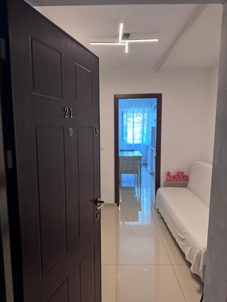 Les Garçons I Cristina - Spacious Studio And Free Parking - Bukarest
