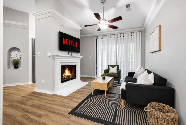City Escape 1br Pool, Gym And Workspace - The Colony, TX
