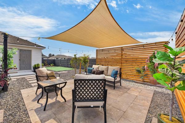The Sunset Corner-3bed, 2 Bath & A Fireplace Home - Pasco, WA