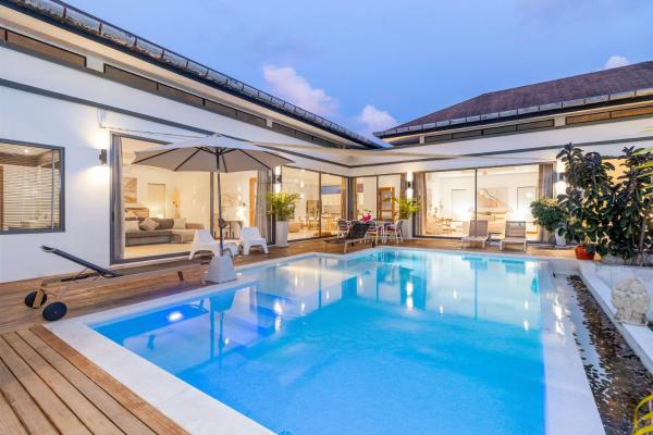 Luxury 4br Villa Virginie, Salt Pool, Rawai - Phuket