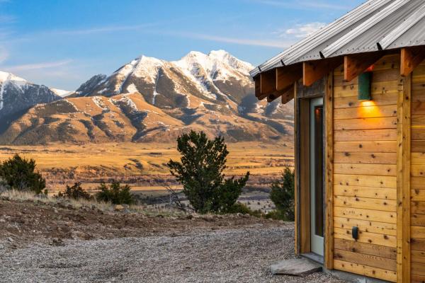 Mountain Yurt - Luxe Yellowstone Cabin I Condé Nast - Emigrant, MT