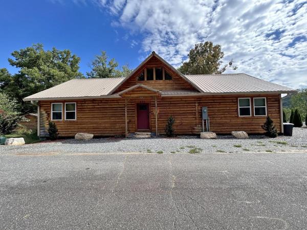Leyland Lodge 4 Bedroom Log Cabin With 2 Master Suites! Close To Cherokee Casino - Cherokee, NC