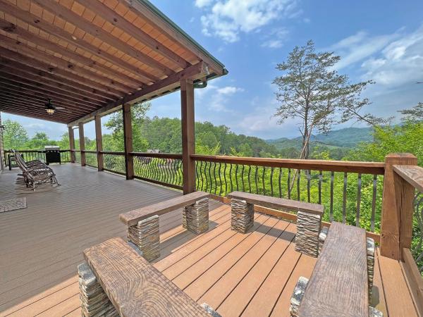 Southern Spirit Beautiful Luxury Cabin In Deep Creek Community - Bryson City, NC