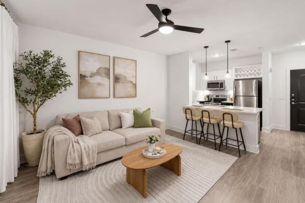 Contemporary Stay. Pool, Gym And Balcony - 弗裏斯科