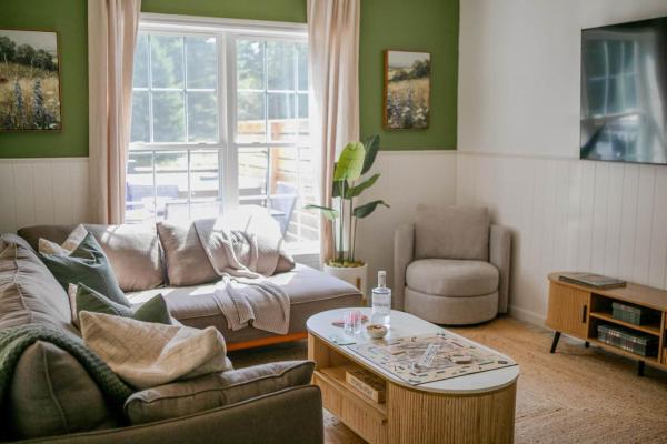 Woodstock Hideaway: Spa, Games & Cinema - Woodstock, NY